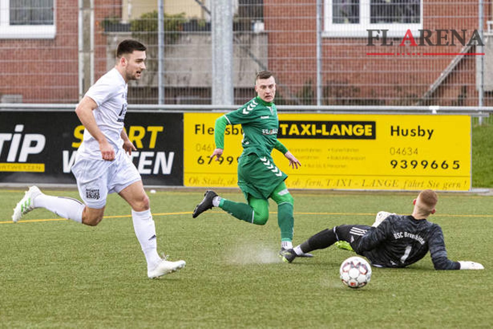 UPDATE: Doppelter SdU-Einsatz auf Kunstrasen - FL-ARENA